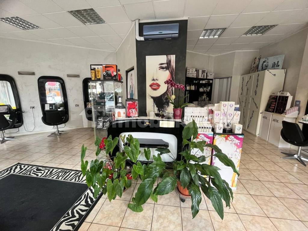 Parrucchiere - Barbiere via Breglio 91B, Torino, Rif. 120662070 - Immobiliare.it