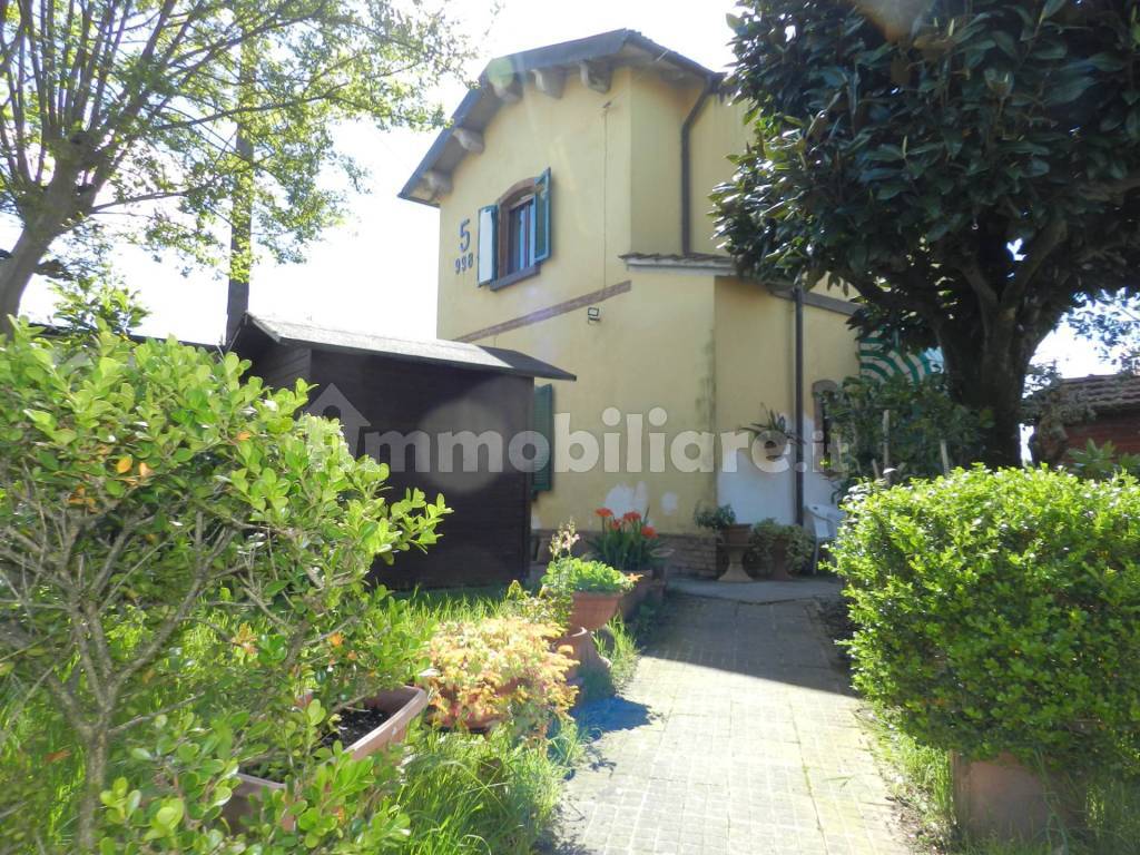 Vendita Terratetto unifamiliare in via Pietro Pacini 107 Lucca. Buono ...