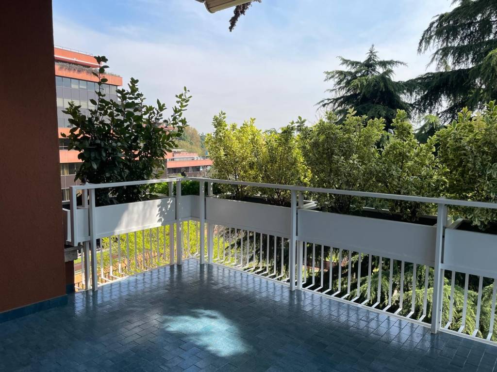 Rent Apartment Segrate. 4-room flat in Residenza Parco. Excellent ...