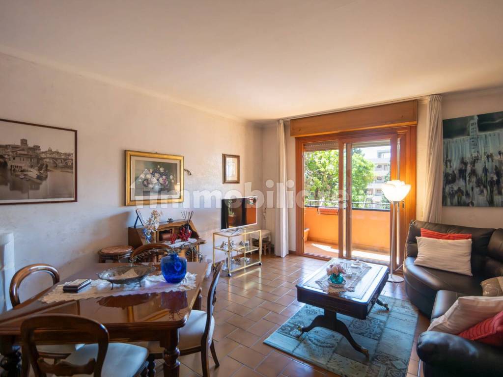 Vendita Appartamento Roma. Trilocale in via Raffaele Ciasca. Buono ...