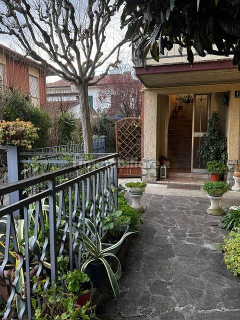 Sale Two-family villa in via Tombarelle Faenza. Good condition, parking ...