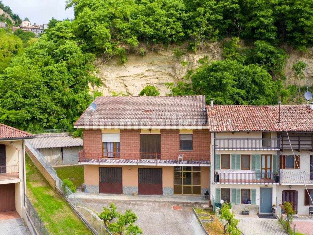 Vendita Villa unifamiliare in via San Carlo 52 Vezza d'Alba. Buono ...