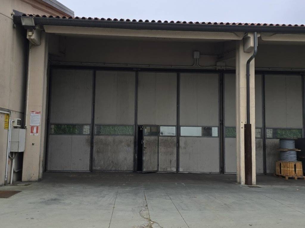 Magazzino - Deposito via Filippo Meda 2, Concorezzo, Rif. 120753598 - Immobiliare.it