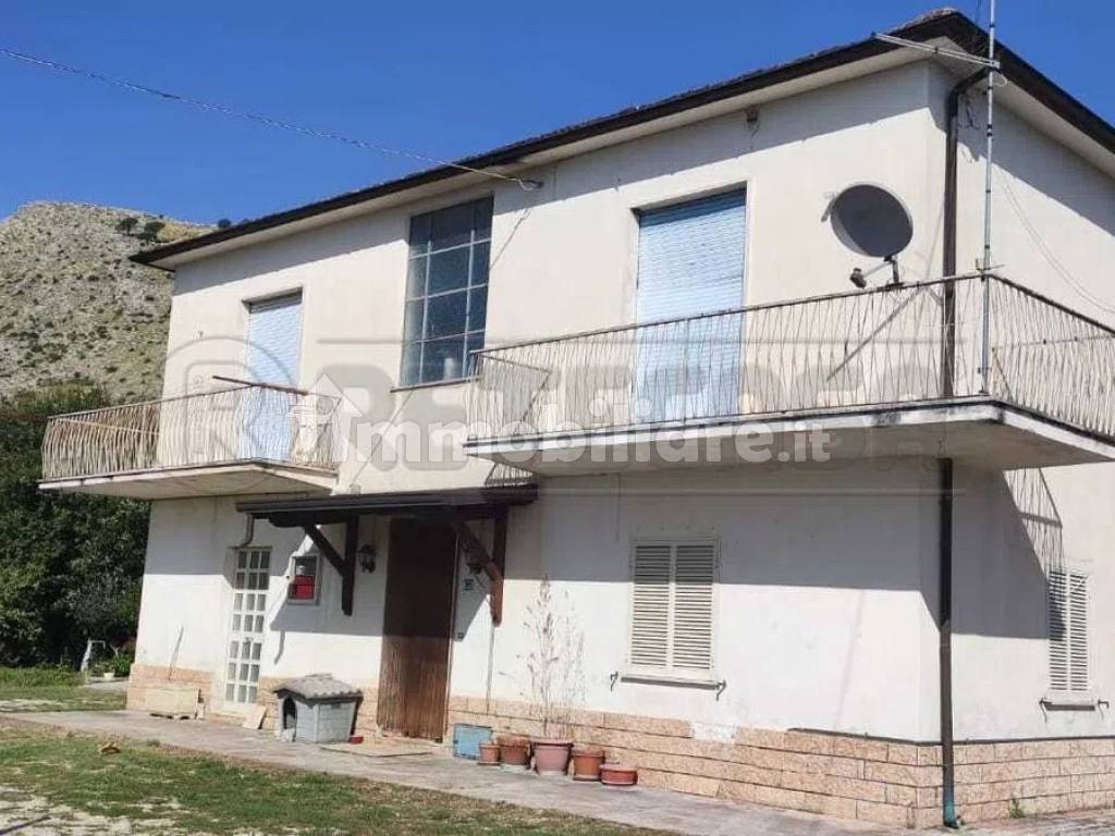 Vendita Villa unifamiliare in Santa Maria Di Trocchio, 35 Cervaro. Da ...