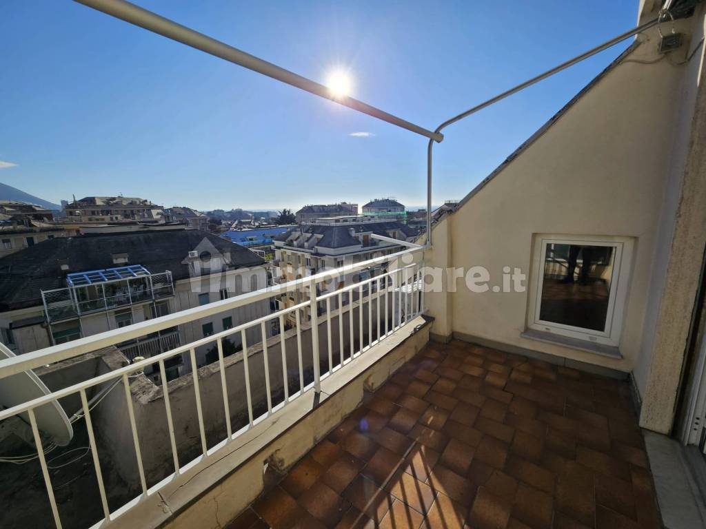 Rent Apartment Genoa. 4-room flat in via Angelo Orsini. Excellent ...