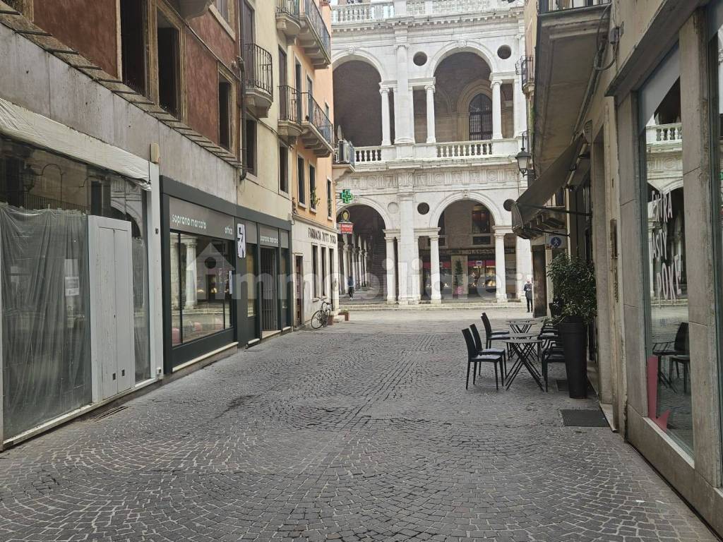 Commercial activity Contra' Muscheria 10, Vicenza, Ref. 120792086 ...
