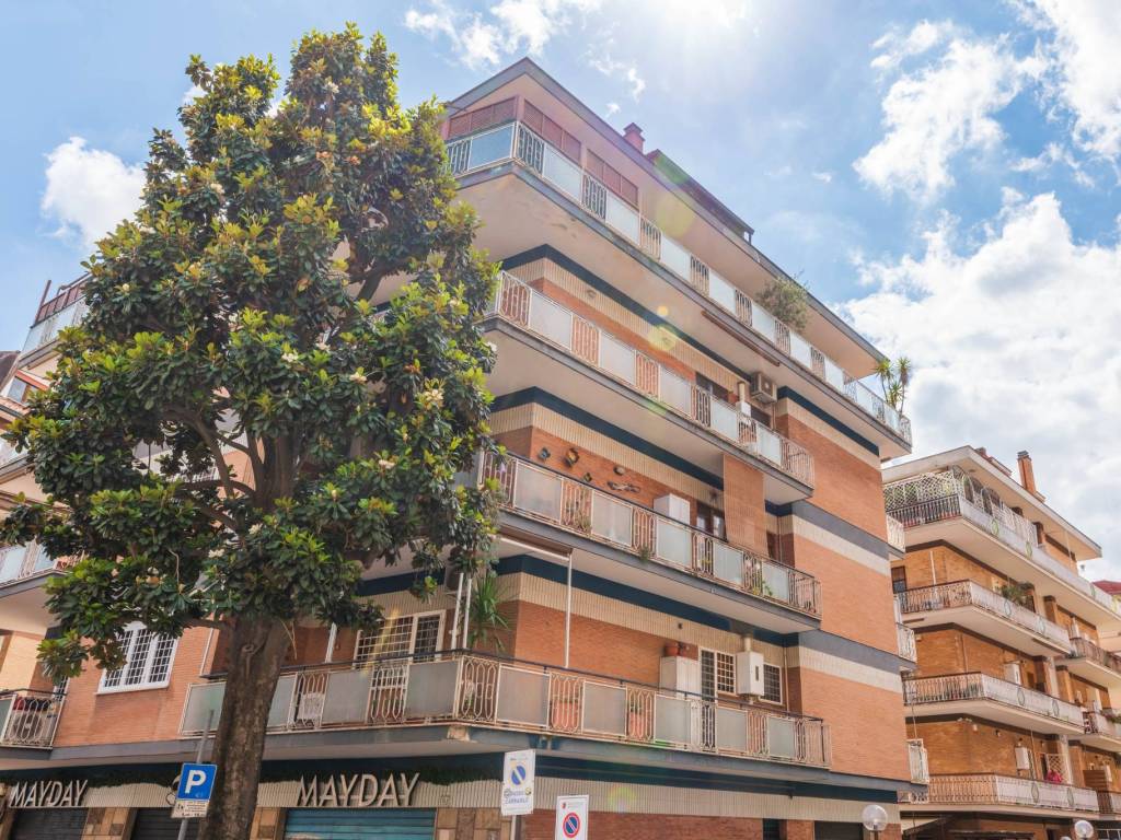 Vendita Appartamento Roma. Trilocale in via Antonio Fogazzaro. Da ...