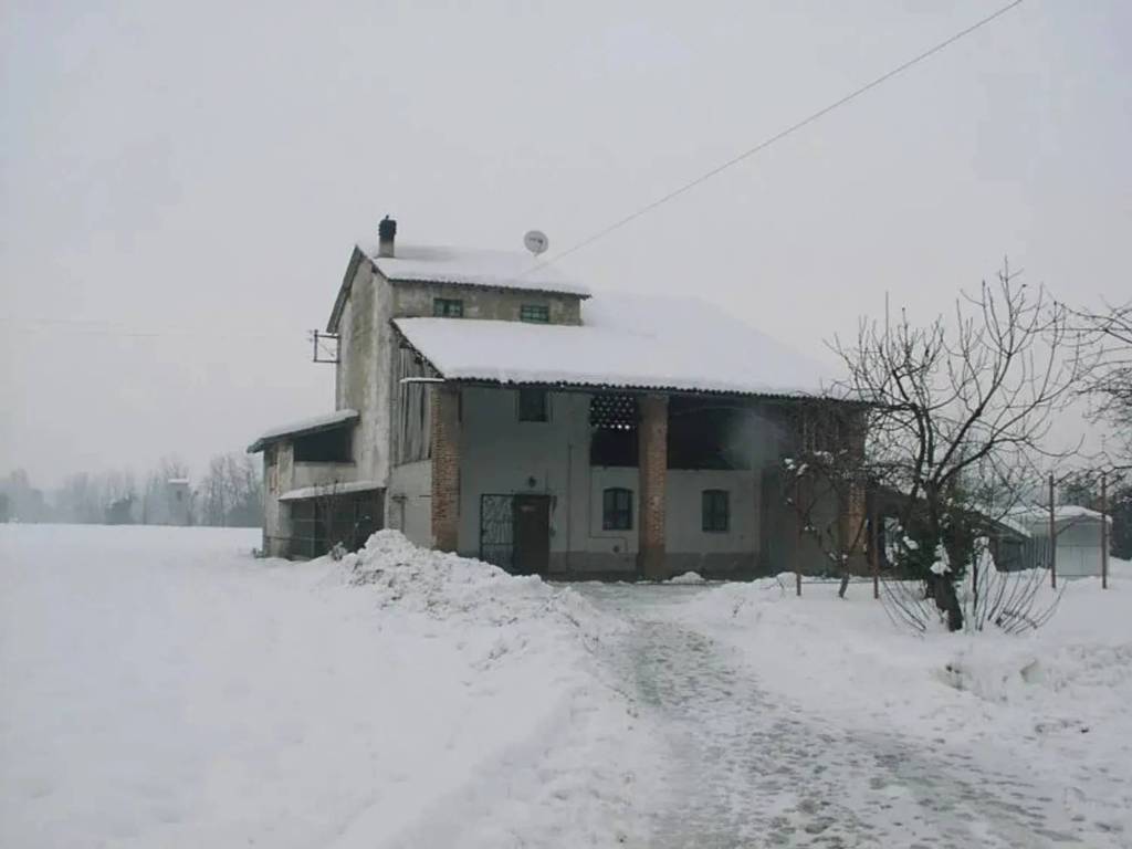 Vendita Rustico in Strada Provinciale 39 Roccabianca. Posto auto, 500 ...