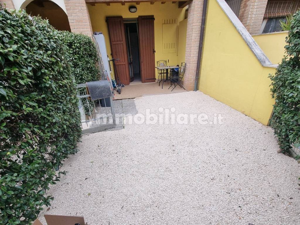 Vendita Appartamento Lonato del Garda. Bilocale in via Malocco di Sopra. Ottimo stato, piano ...