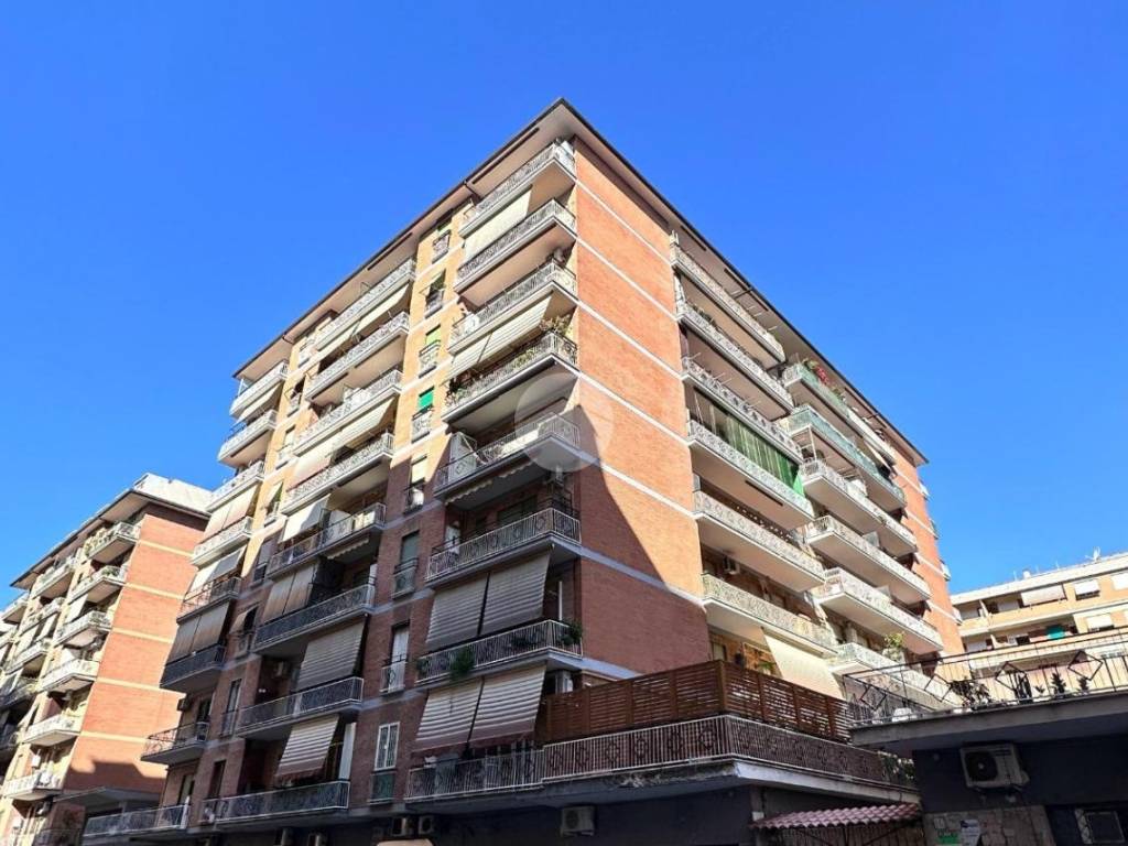 Vendita Appartamento Roma. Quadrilocale in via Attio Labeone 16. Da ...