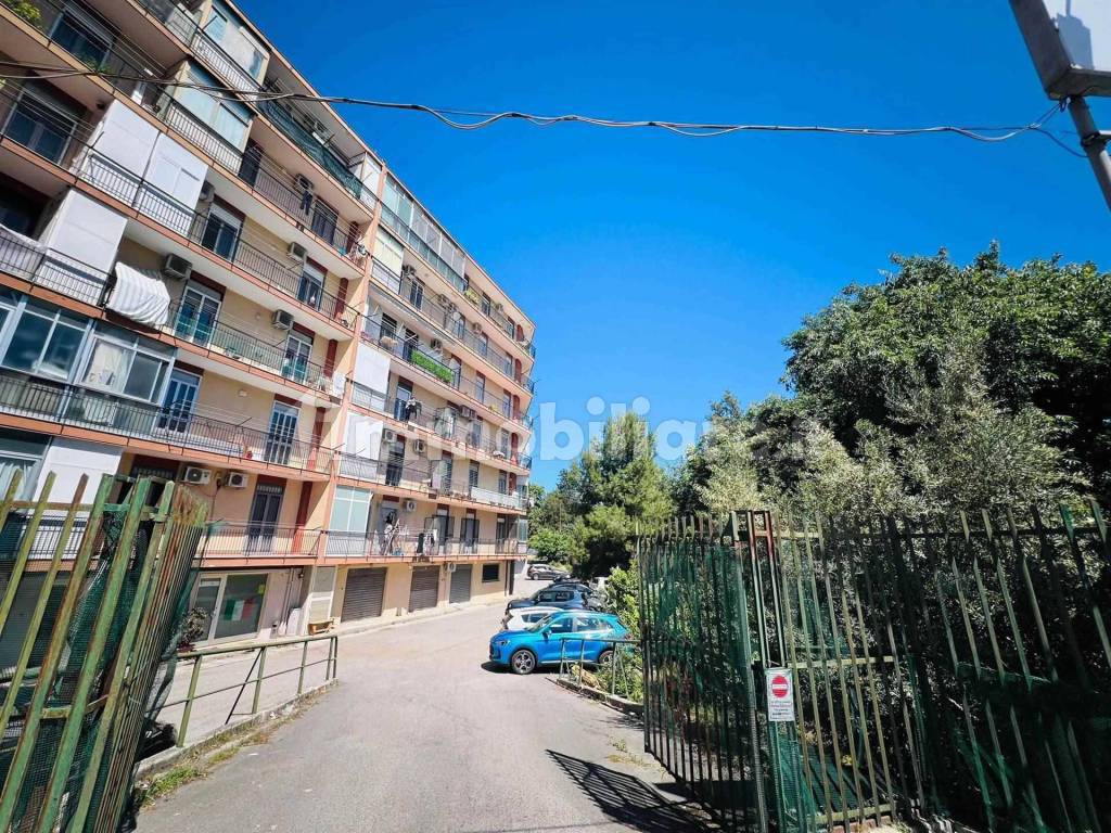 Locale commerciale via Omodeo 44/D, Bari, Rif. 120841848 - Immobiliare.it