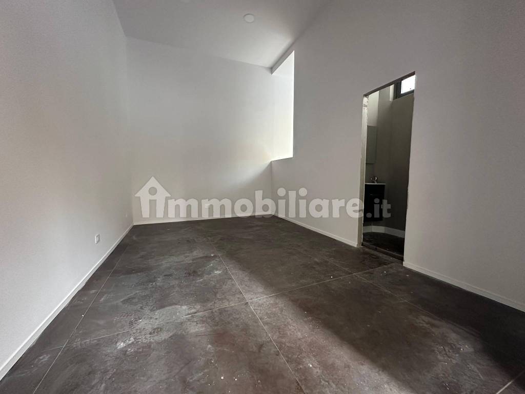 Commercial property via Aquila 12, Naples, Ref. 120860142 - Immobiliare.it