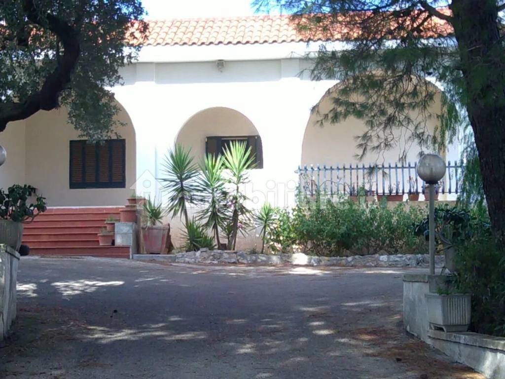Vendita Villa unifamiliare in Contrada Donnagnora, Ostuni Ostuni. Buono stato, posto auto, con ...