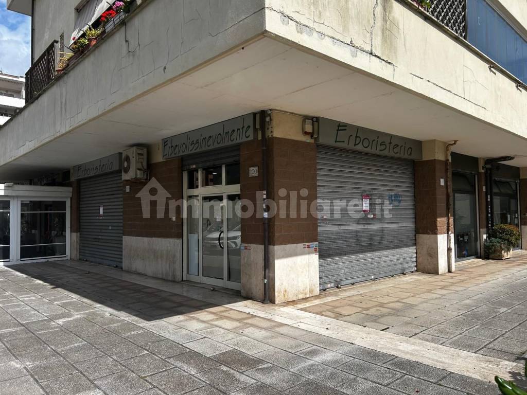 Negozio - Locale commerciale via Bruno de Finetti, Roma, Rif. 119778952 ...