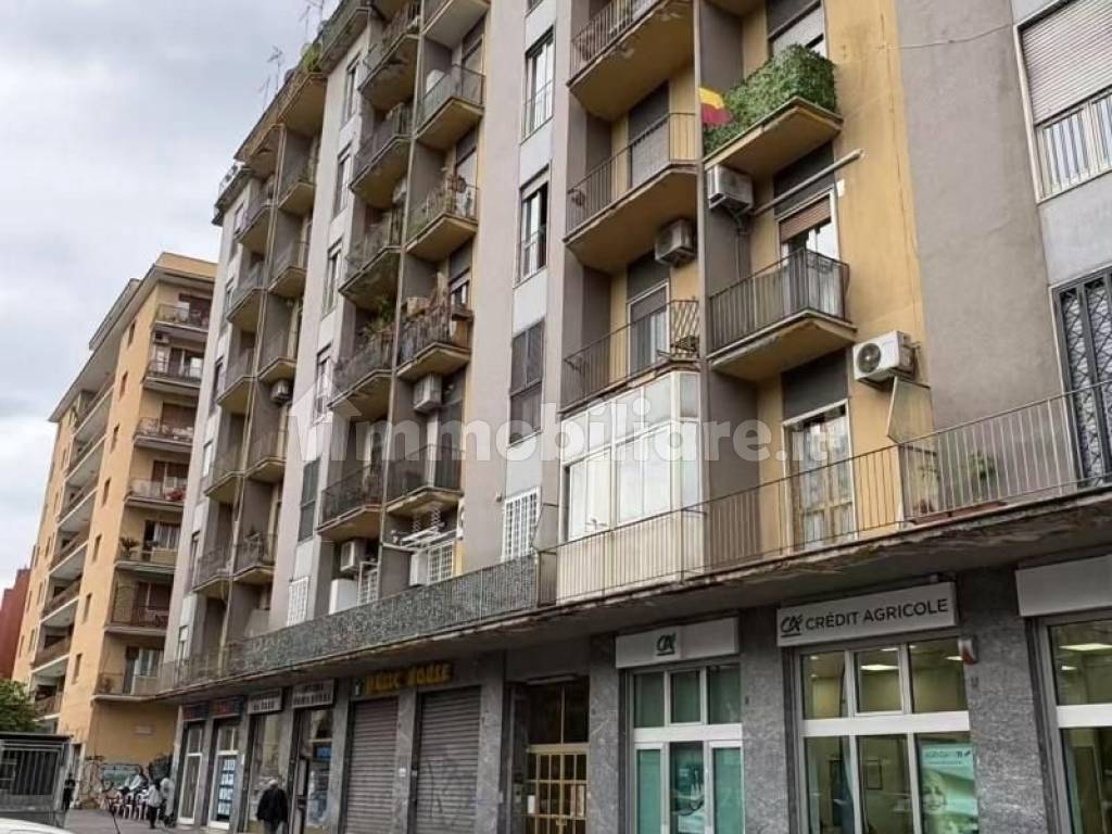 Vendita Appartamento Roma. Quadrilocale in piazza dei Consoli 50. Buono ...