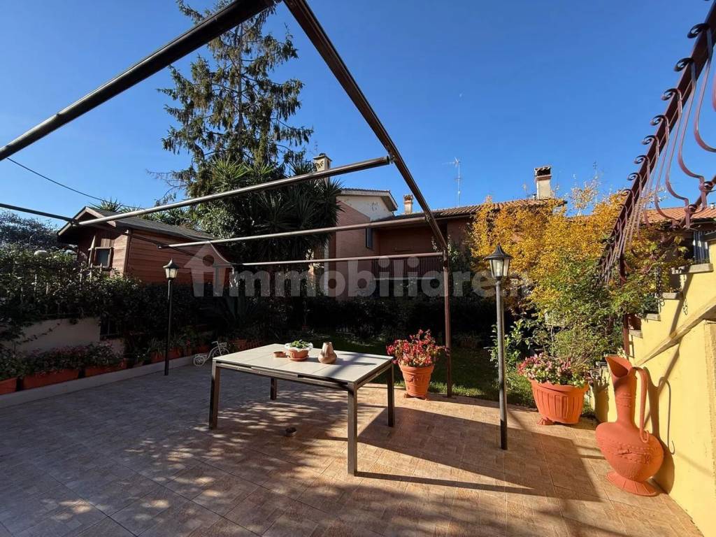 Vendita Villa a schiera in via Taro 4 Mentana. Buono stato, con ...