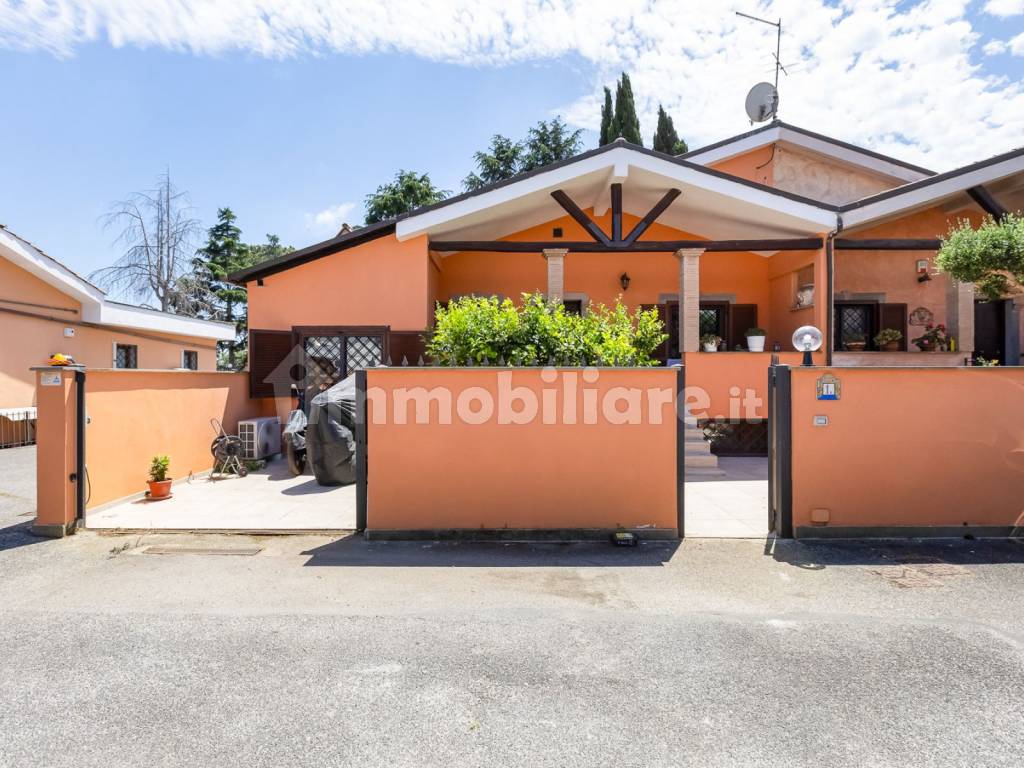 Vendita Villa a schiera in via Francesco Cilea 15B Roma. Buono stato ...