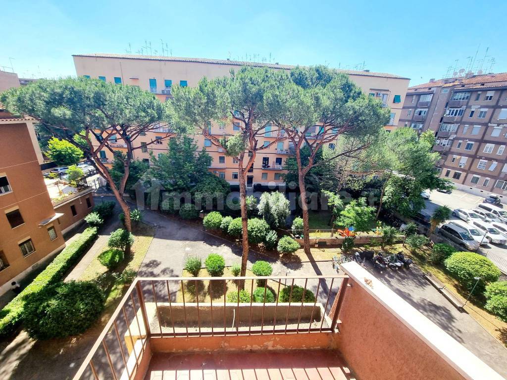 Vendita Appartamento Roma. Trilocale in via Marco Valerio Corvo. Da ...