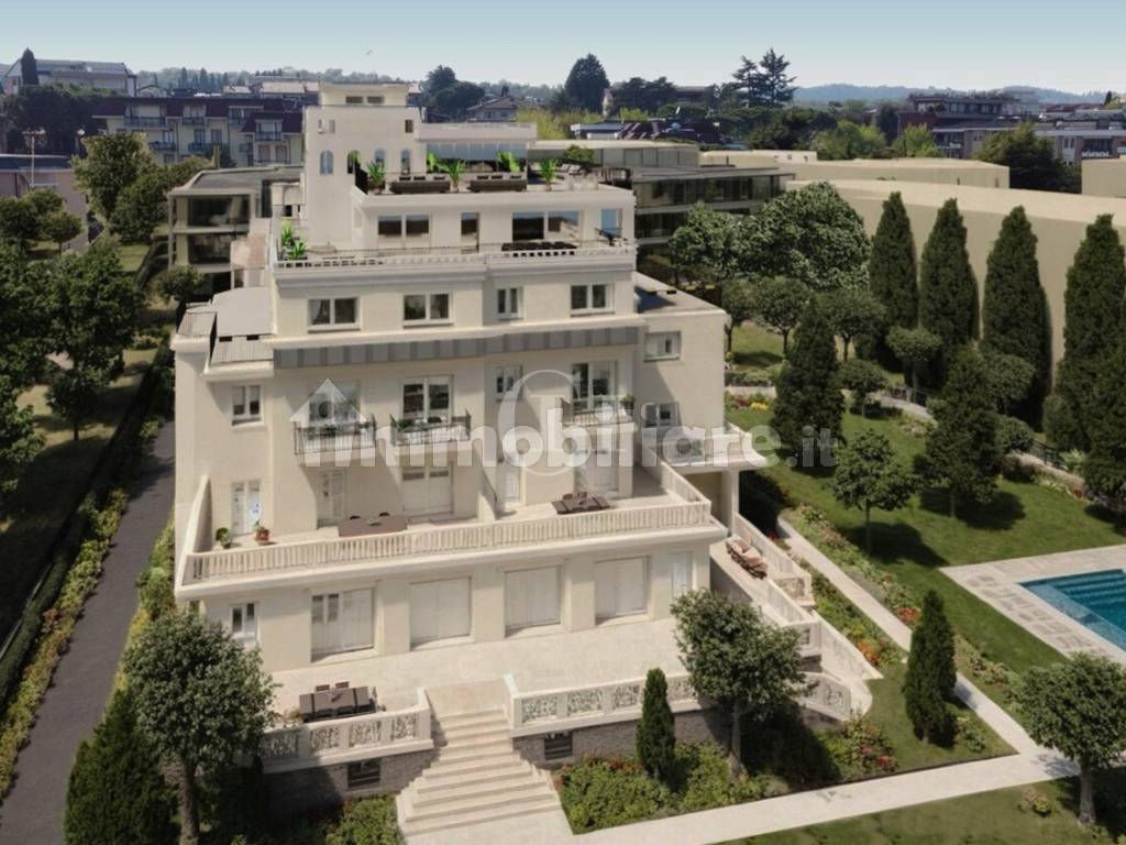 Vendita Appartamento Desenzano del Garda. Quadrilocale in via Roma 1. Ottimo stato, piano ...