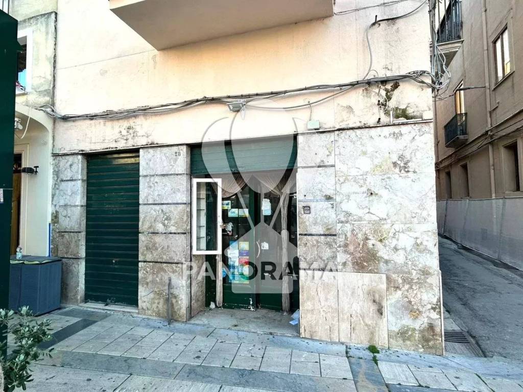 Locale commerciale piazza Ciullo, Alcamo, Rif. 121077420 - Immobiliare.it