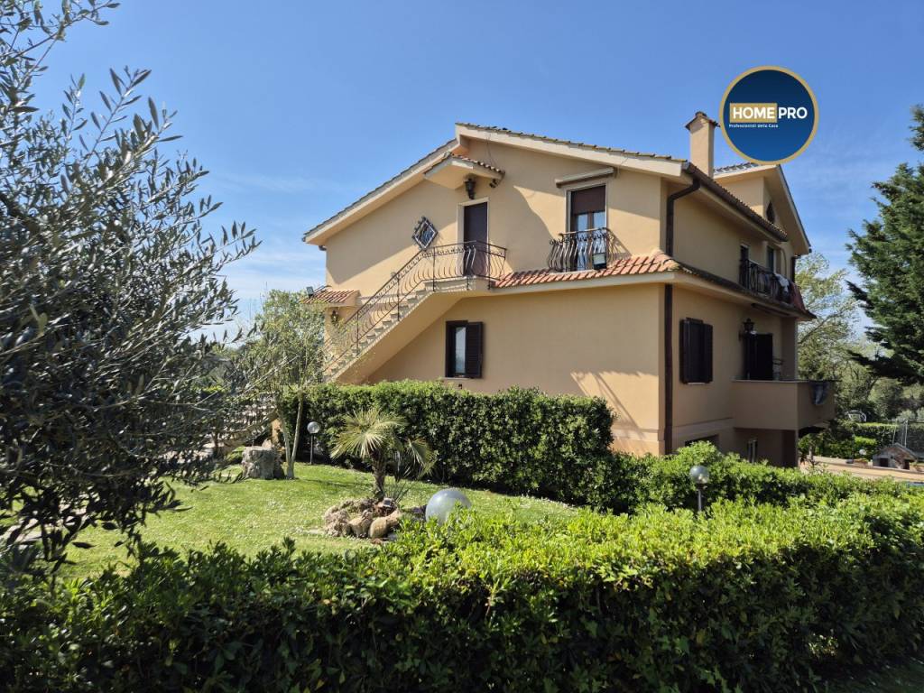 Sale Single family villa in via Giaveno 44 Rome. Excellent condition ...