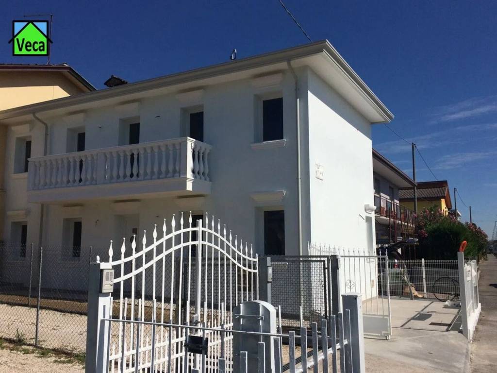 Vendita Villa unifamiliare in Strada Provinciale 12 Fossò. Buono stato ...