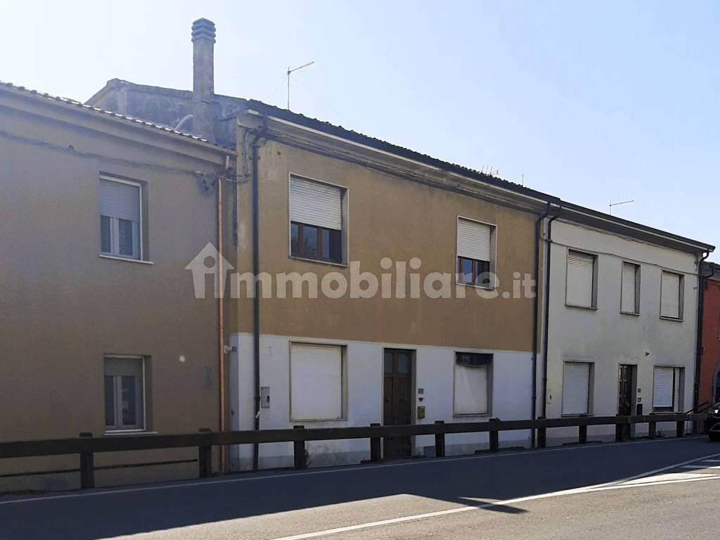 Vendita Terratetto unifamiliare in via Tosco Romagnola, 2273 Cascina. Da ristrutturare, posto ...