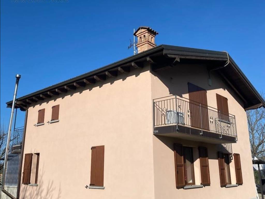 Vendita Appartamento in Strada Madonna 27, Casteggio 27. Casteggio ...