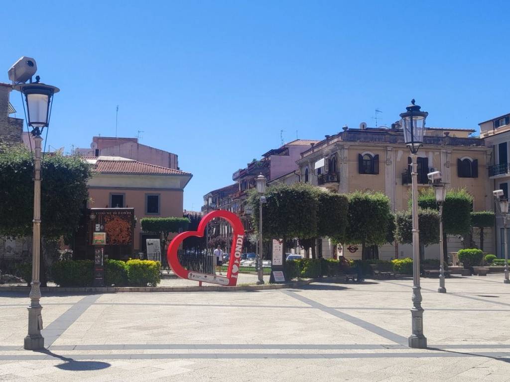 Vendita Appartamento Fondi. Quadrilocale in corso Appio Claudio. Buono ...