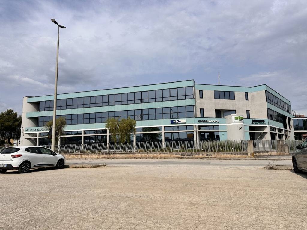 Ufficio - Studio via Thomas Edison, Osimo, Rif. 121136438 - Immobiliare.it