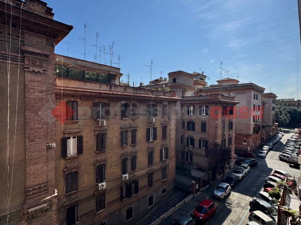 Vendita Appartamento Roma. Bilocale in Lungotevere Testaccio. Buono ...