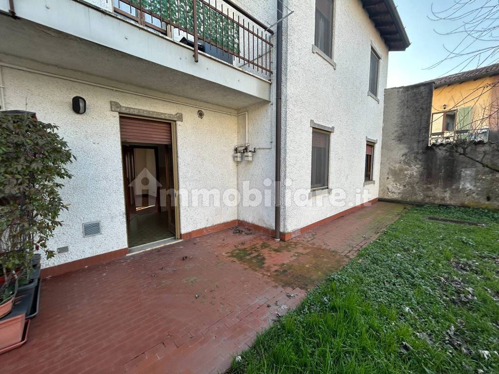 Vendita Appartamento Casirate d'Adda. Trilocale in via Antonio ...