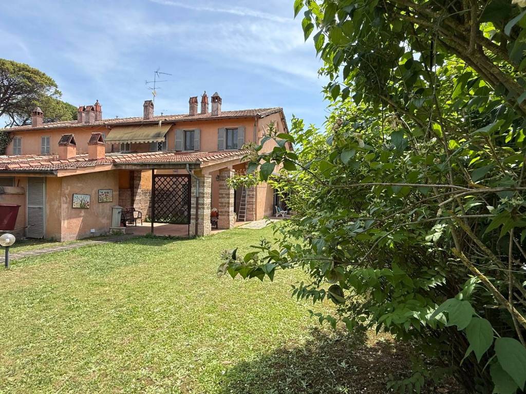Vendita Villa a schiera in via Tiberina 4 Capena. Da ristrutturare ...