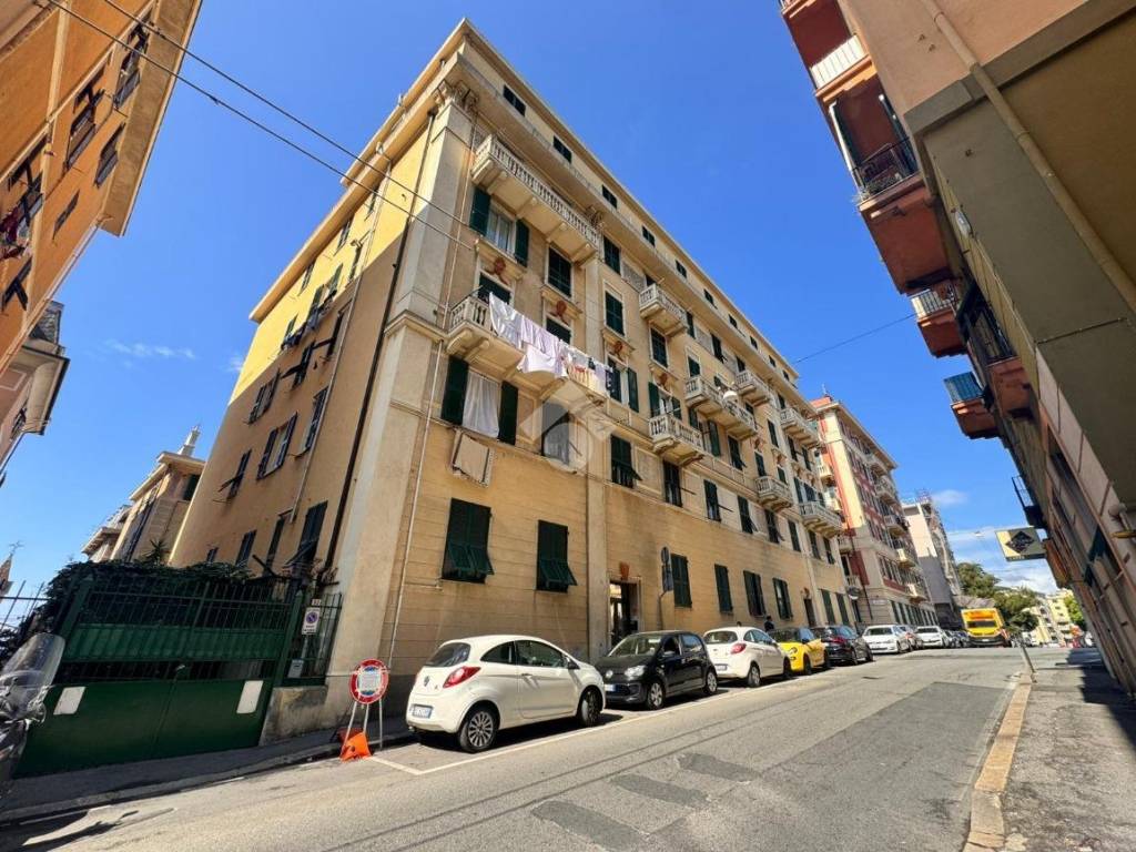 Vendita Appartamento in via Giacomo Balbi Piovera 24. Genova. Buono ...