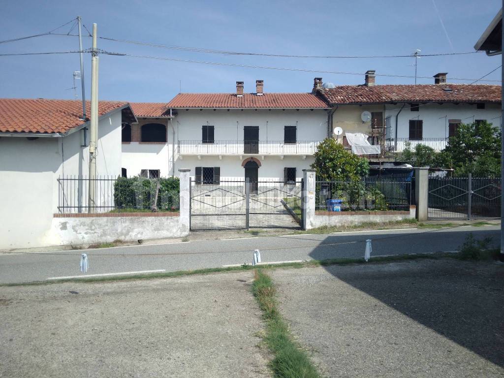 Vendita Rustico in via Giulio Romano Vercelli 47 Brusasco. Buono stato ...