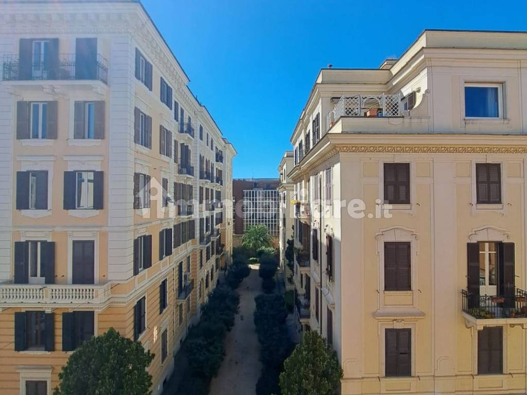 Sale Apartment Rome. 3-room flat in via Tevere. Good condition, fourth ...