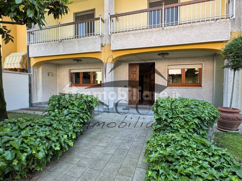 Vendita Villa bifamiliare Arluno. Buono stato, posto auto, con terrazza ...