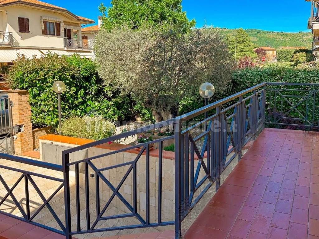 Vendita Villa bifamiliare in via Don Luigi Ridolfi 52 Assisi. Buono ...