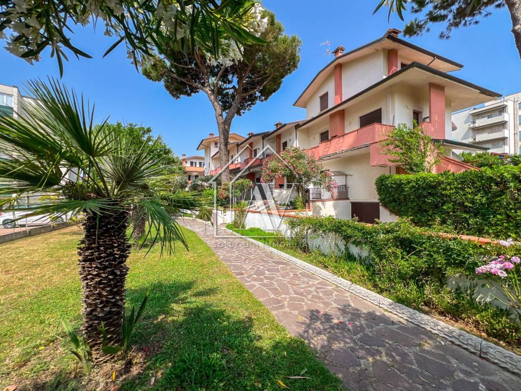 Vendita Villa a schiera in viale Marco Valerio Marziale 58 Ravenna. Buono stato, posto auto, con ...