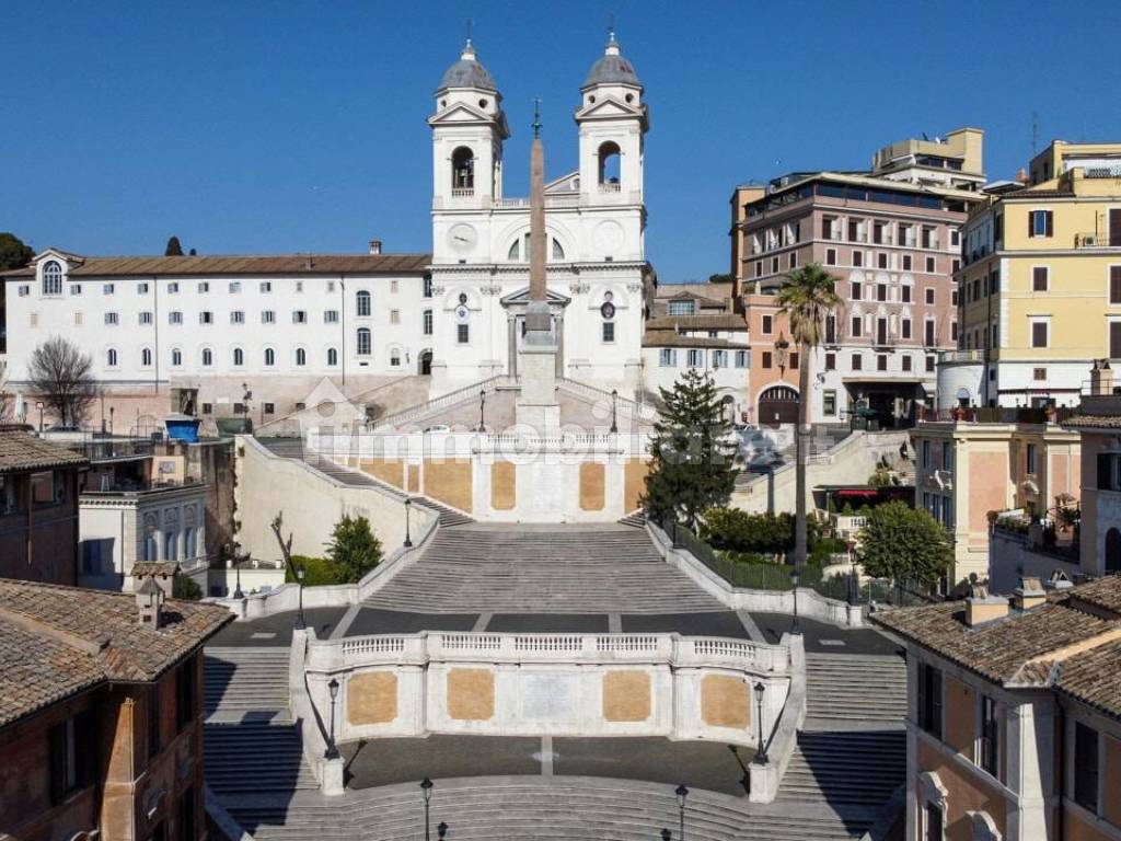 Vendita Appartamento in via Rasella 12. Roma. Buono stato, terzo piano ...