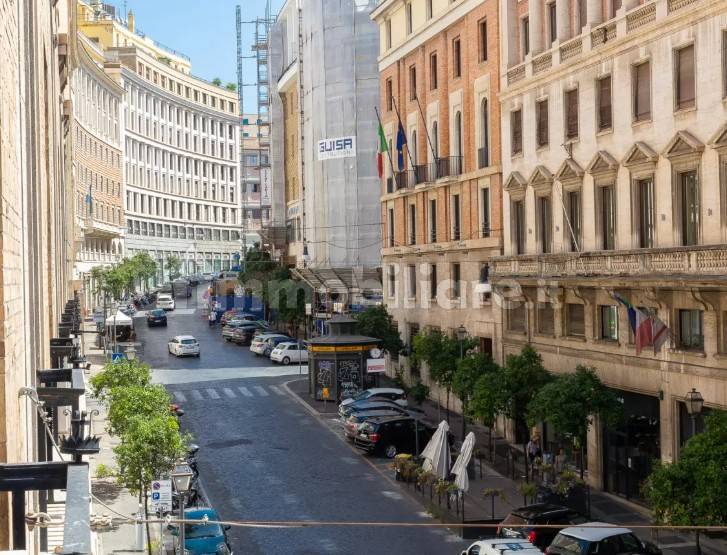 Locale commerciale via Barberini, Roma, Rif. 121258906 - Immobiliare.it