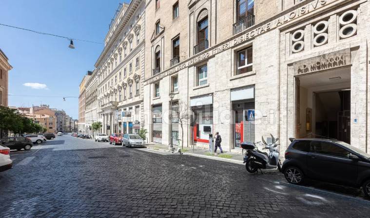 Locale commerciale via Barberini, Roma, Rif. 121258906 - Immobiliare.it