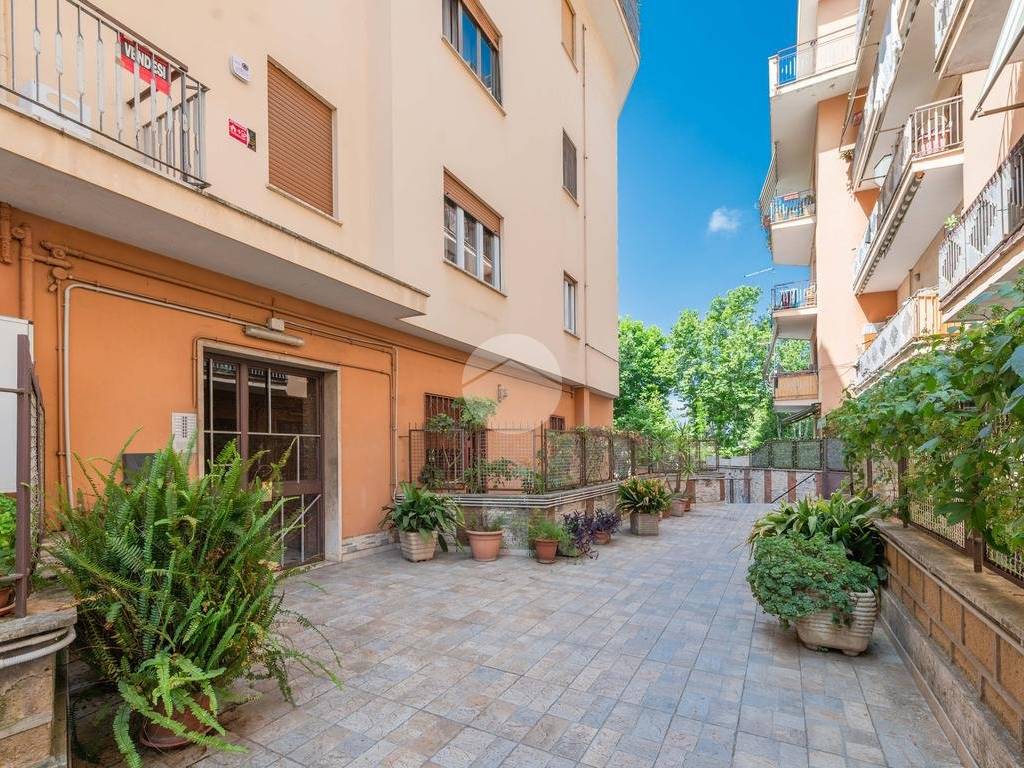 Vendita Appartamento Roma. Trilocale in via Trionfale. Da ristrutturare ...