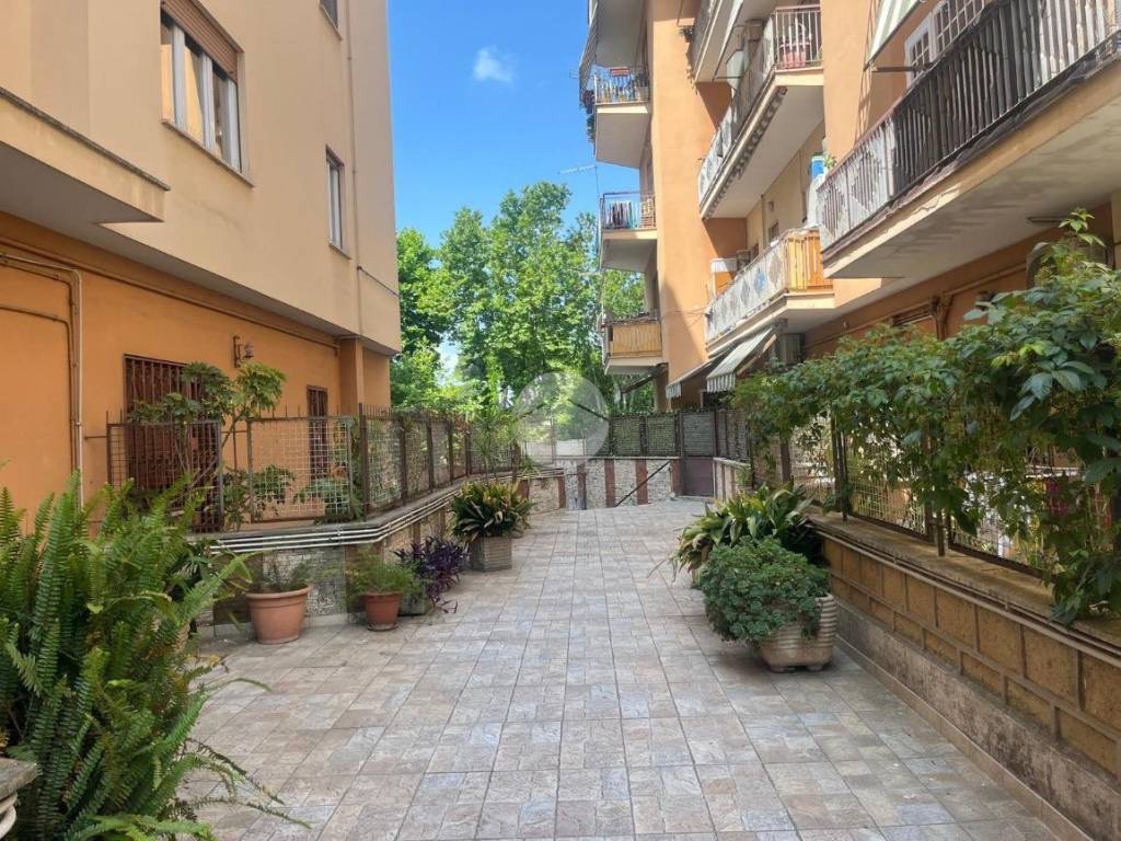 Vendita Appartamento Roma. Trilocale in via Trionfale. Da ristrutturare ...