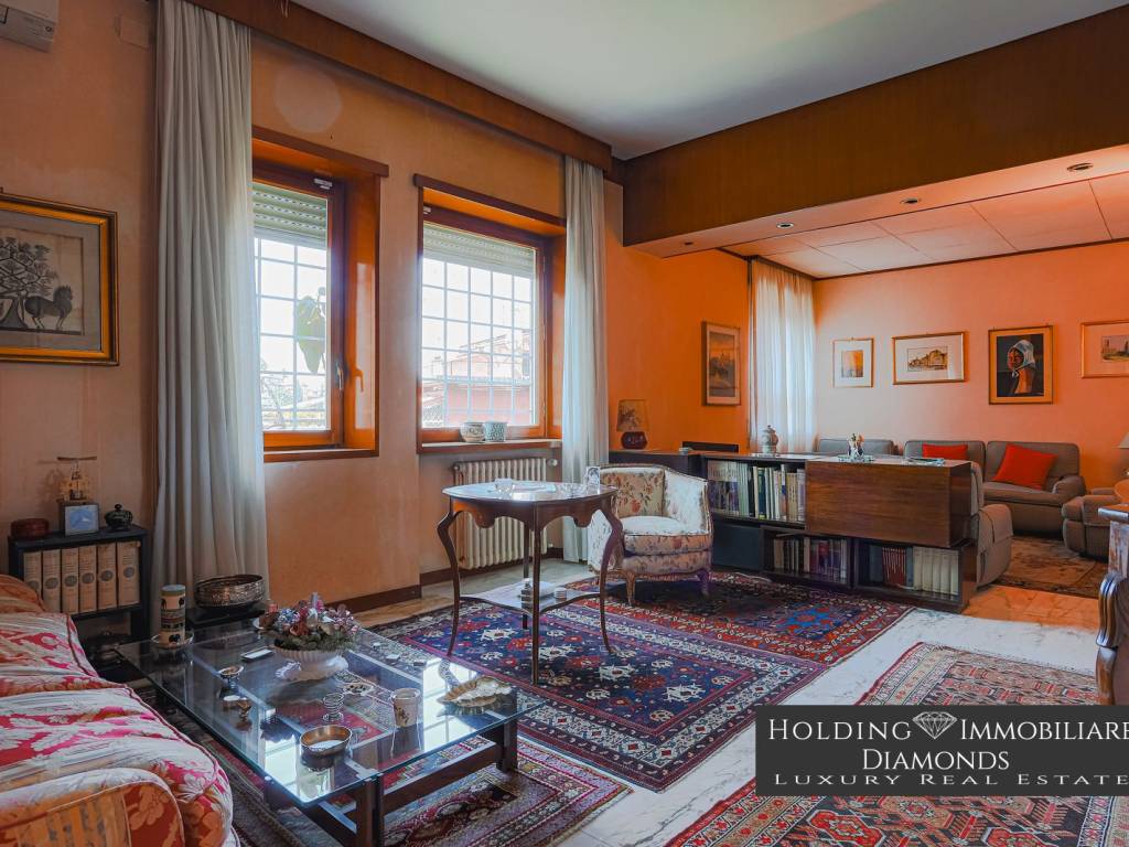 Vendita Appartamento in via Agostino Bassi 5. Roma. Da ristrutturare ...