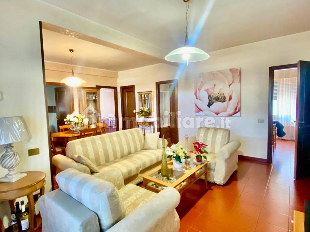 Vendita Villa unifamiliare in via Tiberina 130 Roma. Da ristrutturare ...