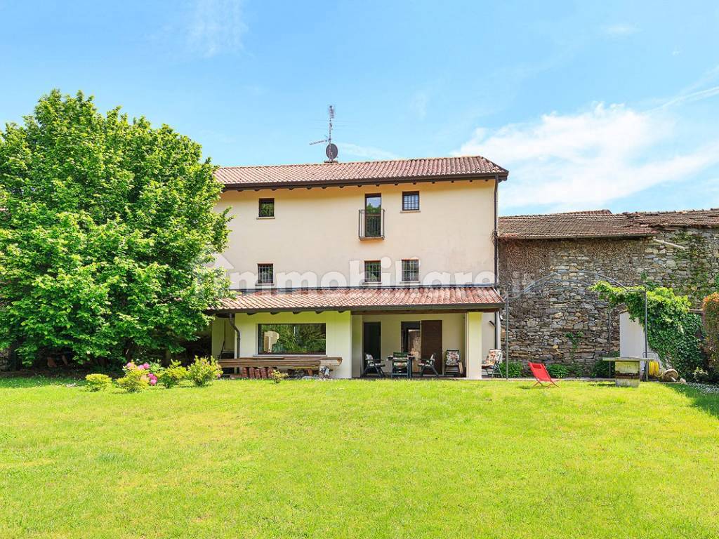 Vendita Villa unifamiliare in via Dante Alighieri 8 Nebbiuno. Ottimo ...