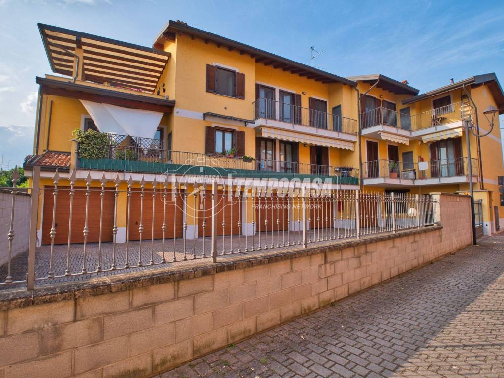 Vendita Appartamento Romentino. Trilocale in vicolo degli Orti. Buono ...