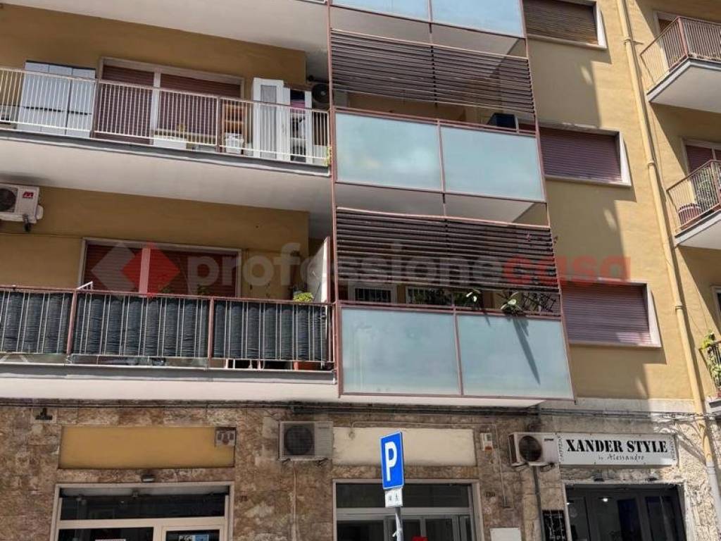 Locale commerciale via ettore fieramosca , 75d, Bari, Rif. 121315070 - Immobiliare.it