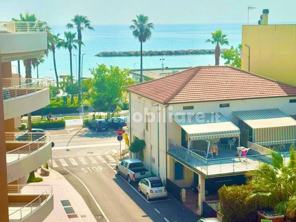 Vendita Appartamento Alba Adriatica. Trilocale in via Pompeo 4. Buono ...